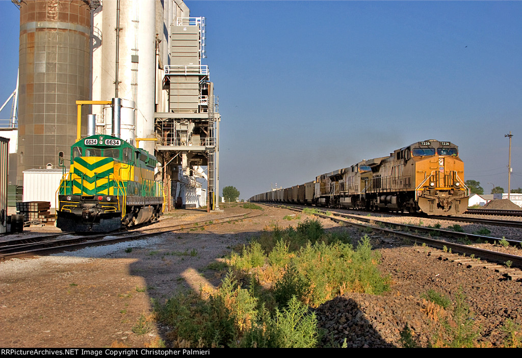 DBGX 6634 and UP 7226